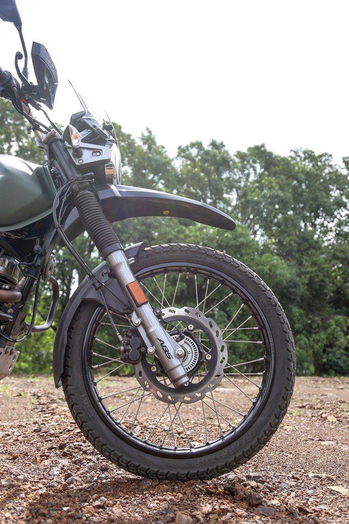 Hero Xpulse VS KTM RC 125: A New World - Motoring World