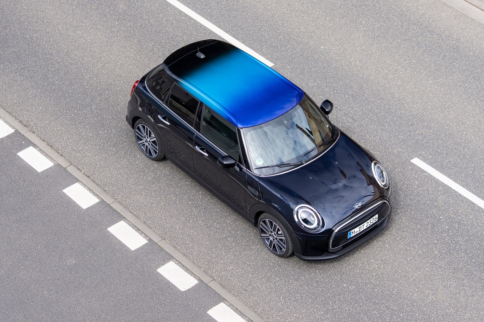 Mini's unveiled tasty multitone roof colours: Colour away - Motoring World