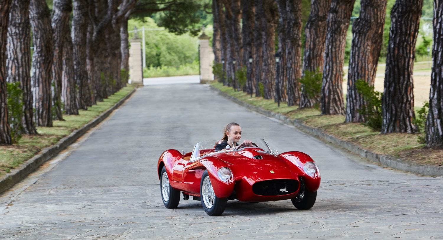 Little Car Company's electric Ferrari 250 Testa Rossa Replica unveiled ...