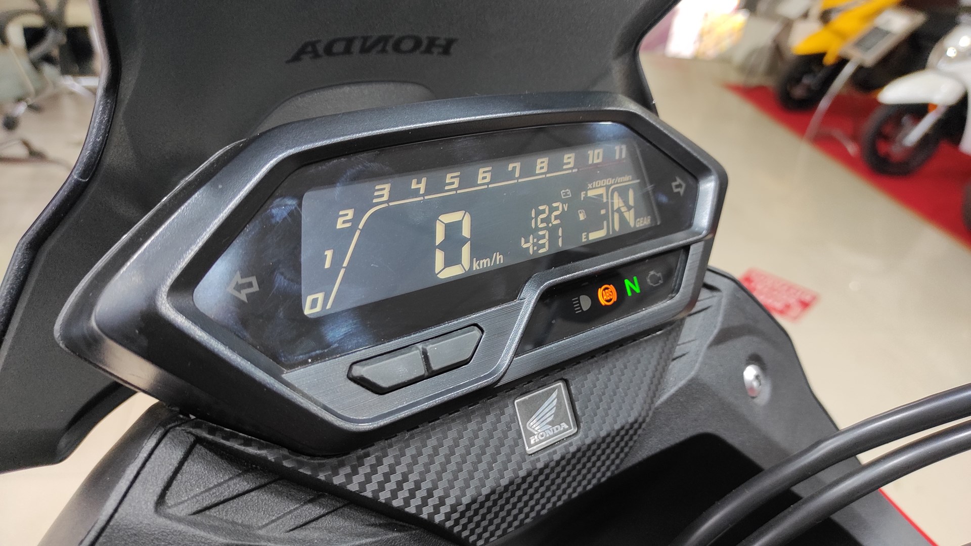 Honda CB200X First Look: City Prowler - Motoring World