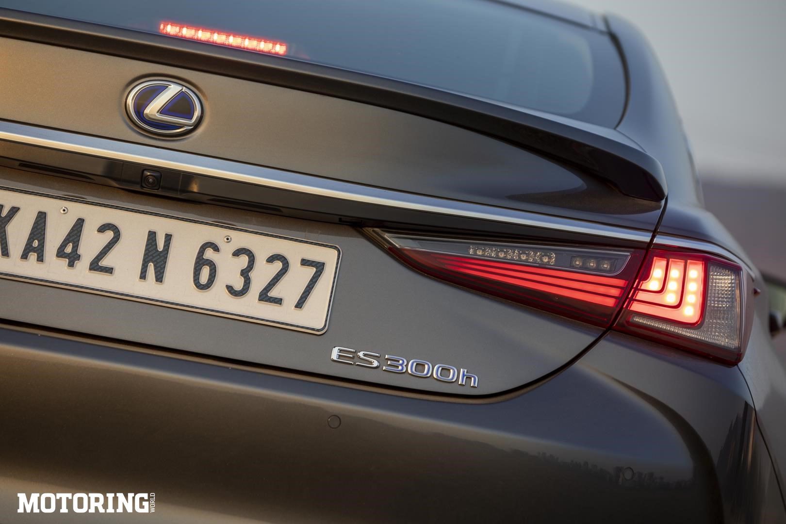 Lexus ES 300h Review: ES Of Driving - Motoring World