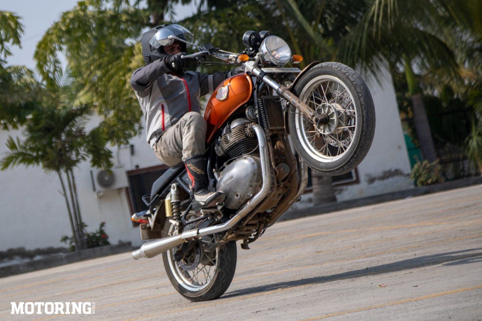 Training Wheelies On A Wheelie Machine - Motoring World