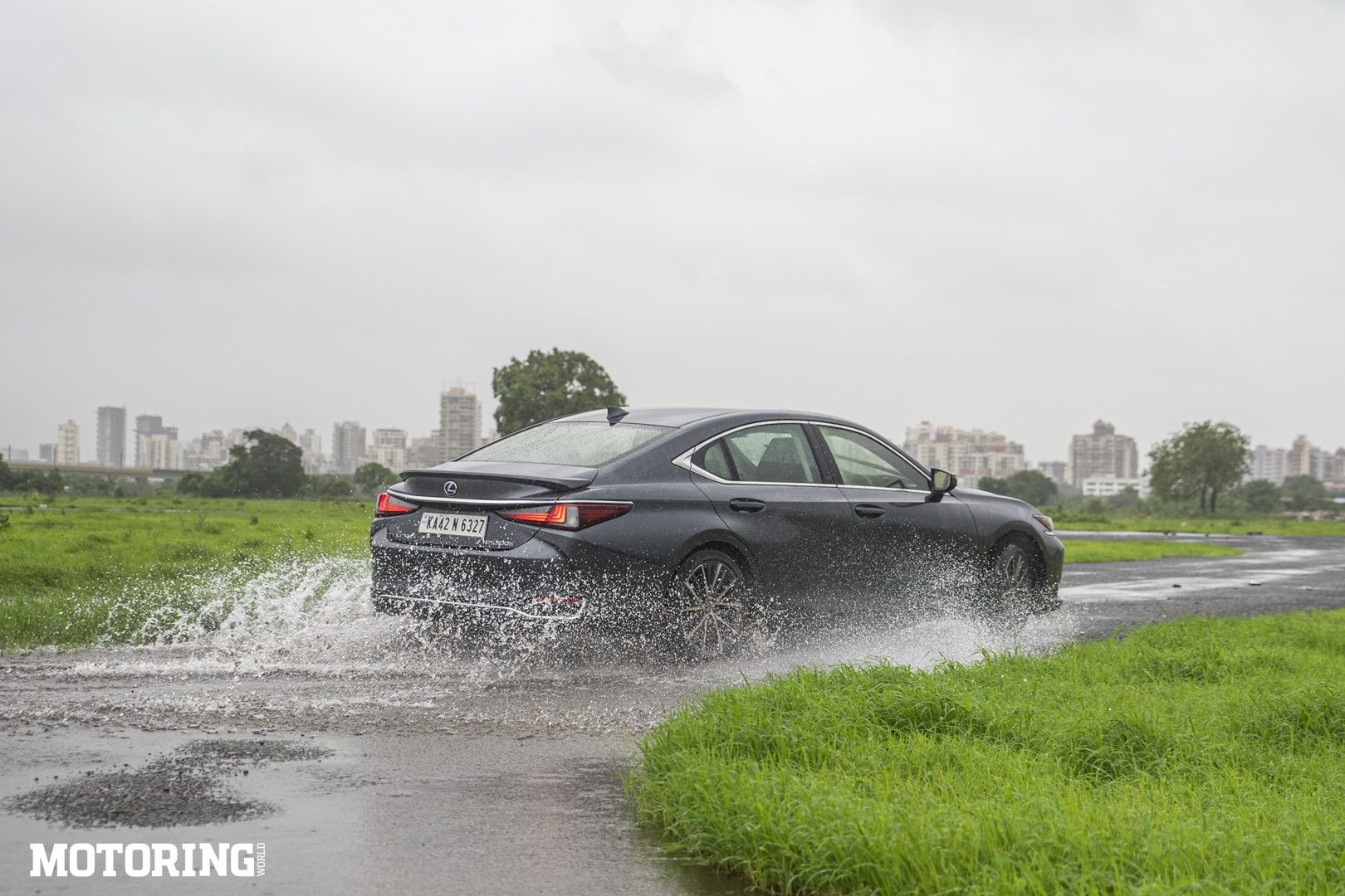 Toyota Camry Hybrid and Lexus ES 300h: Eco Luxury - Motoring World