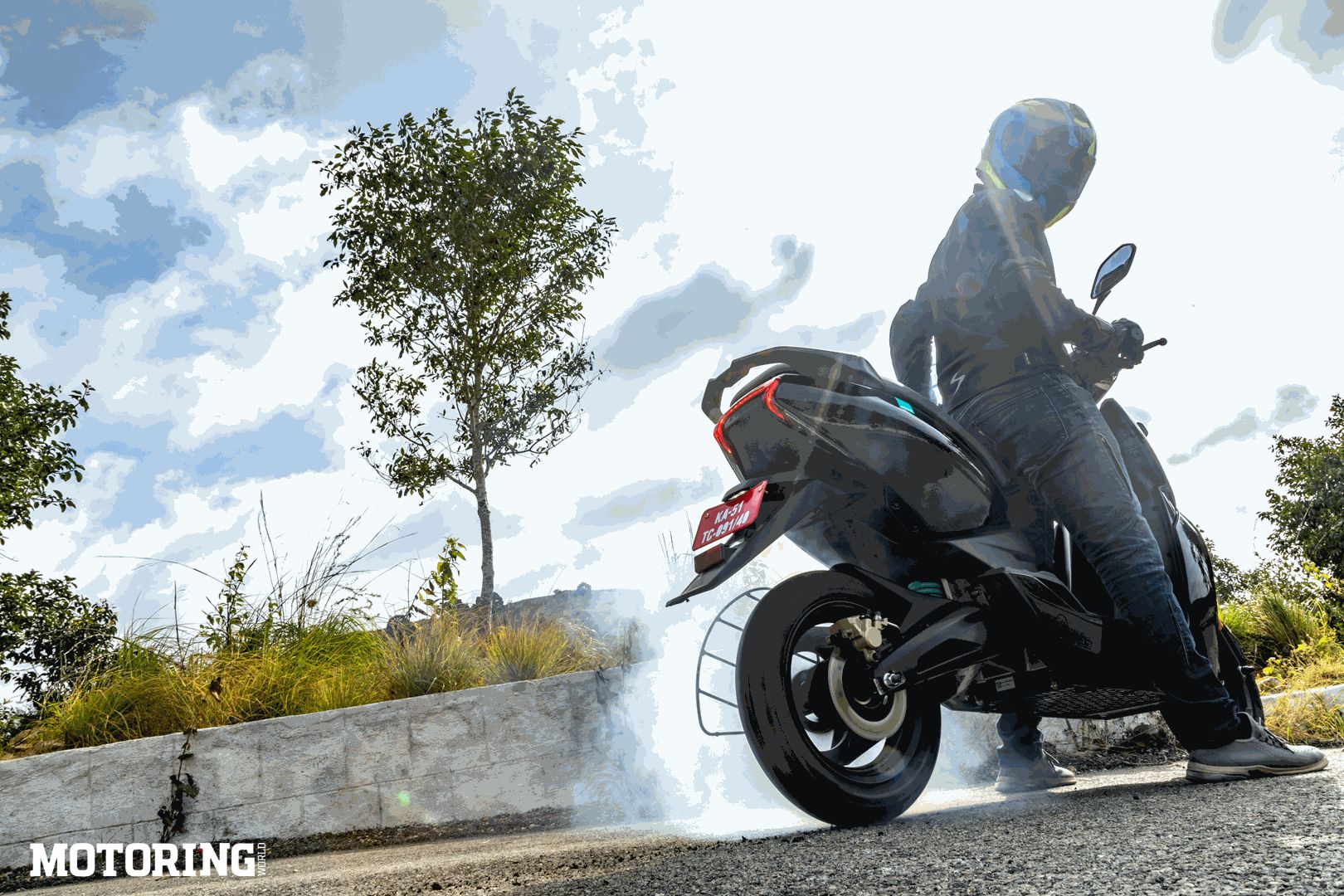 Ather 450S First Ride Review: Less Is More? - Motoring World