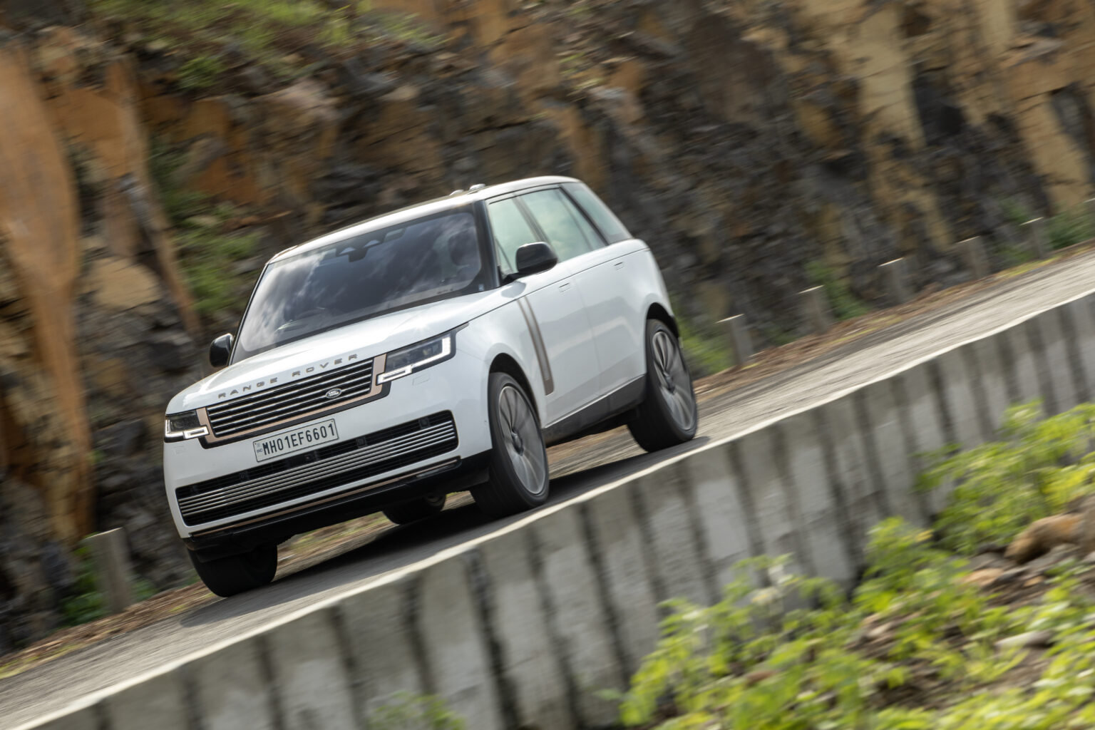 Range Rover SV: First Drive Review - Motoring World