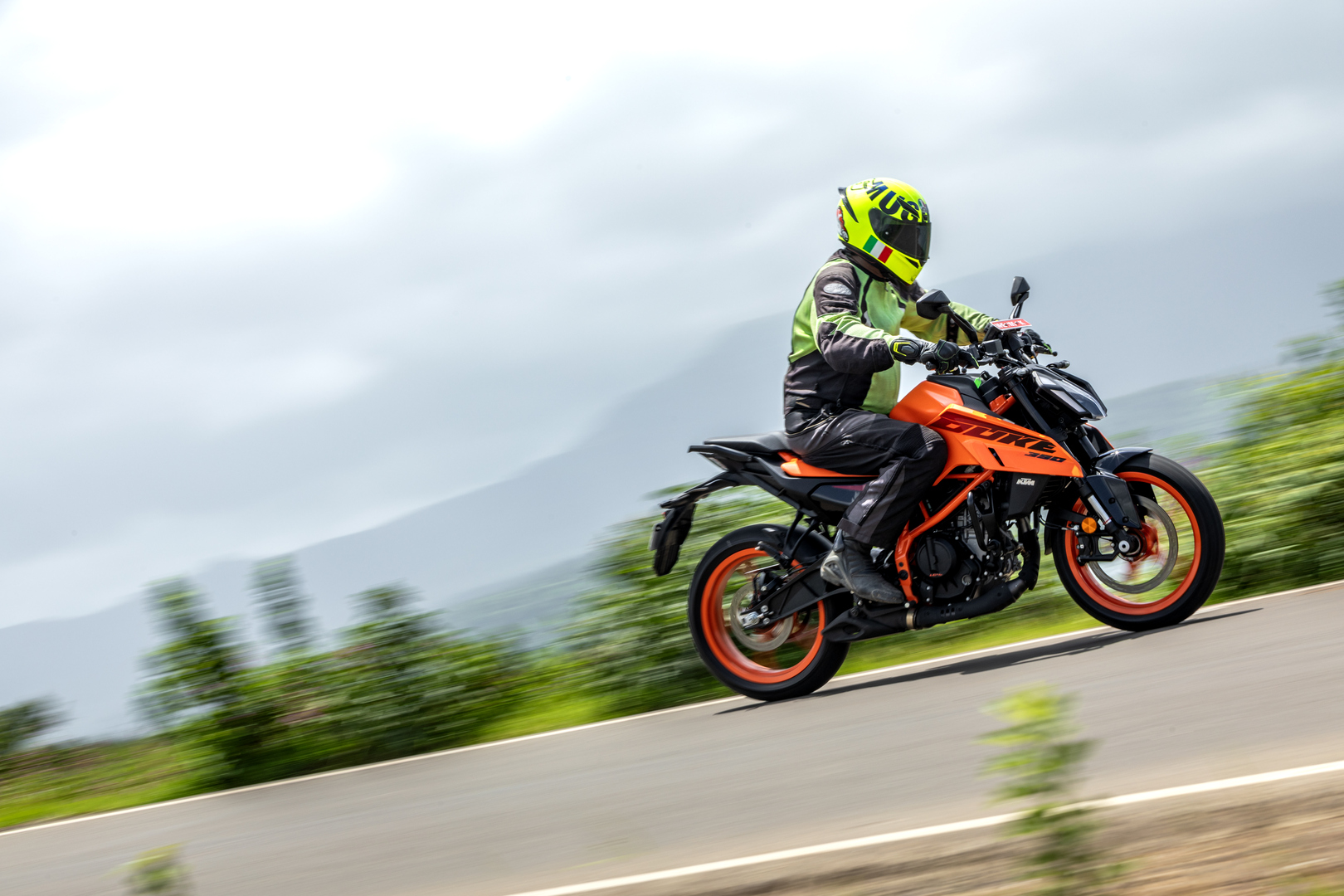 2024 KTM 390 Duke First Ride Review — Mental Condition! - Motoring World