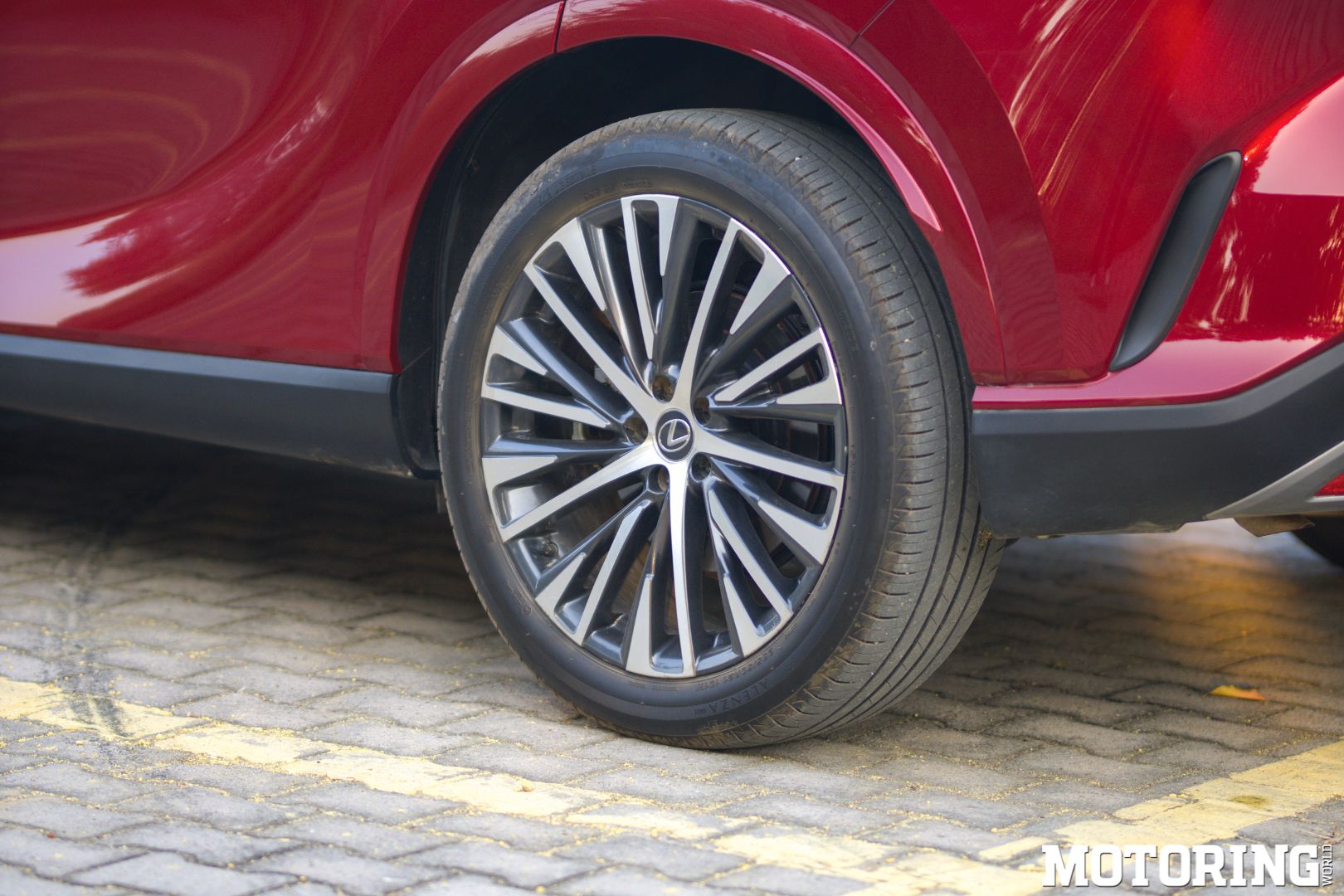 Lexus RX 350h Review — Big, Bold... and a bit bland - Motoring World