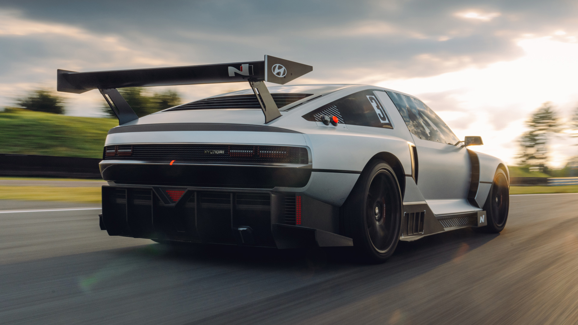 Revolutionizing Retro: Hyundai's Vision N 74 - A Hydrogen-Electric ...