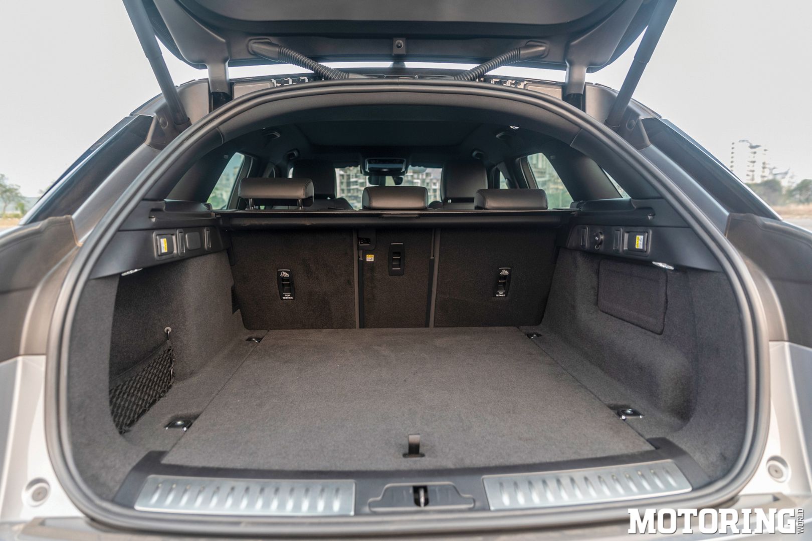 Range Rover Velar Review — In The Middle - Motoring World