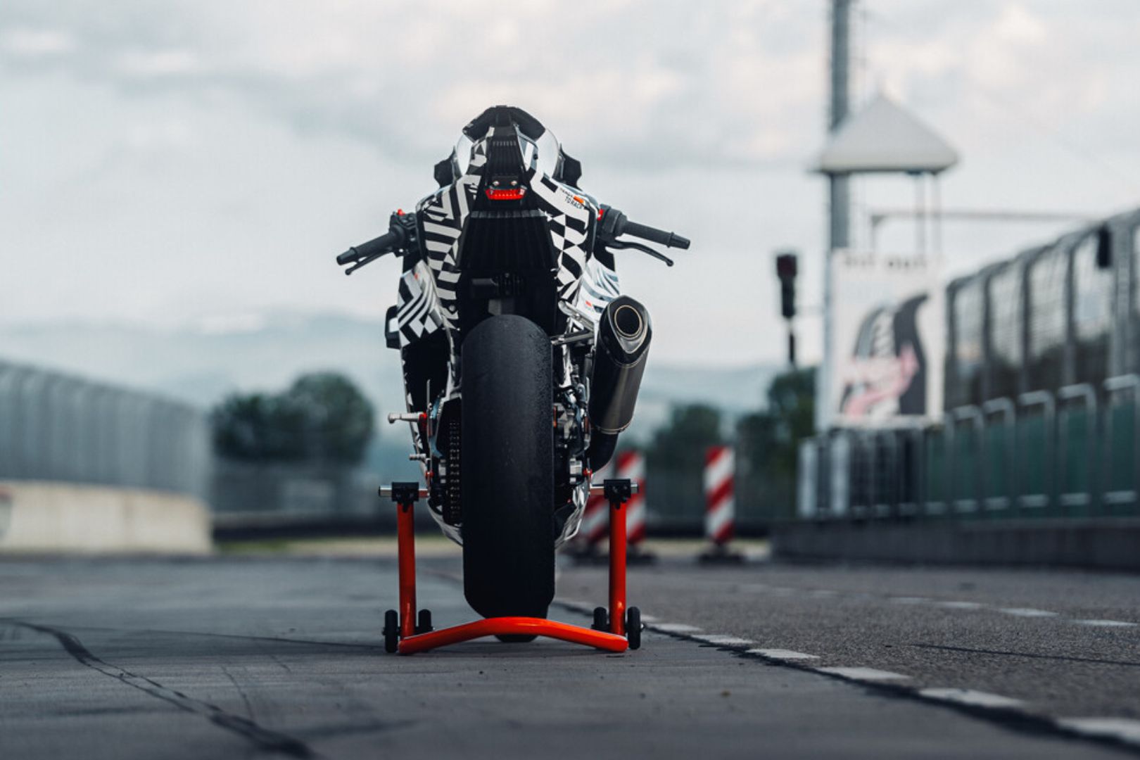 KTM 990 RC R unveiled, global debut in 2025! - Motoring World