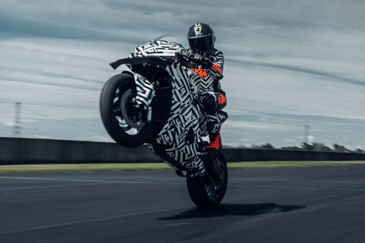 KTM 990 RC R unveiled, global debut in 2025! - Motoring World