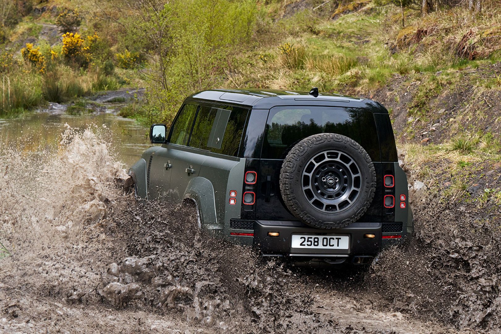 Land Rover Defender Octa launched, prices start from Rs 2.65 crore ...