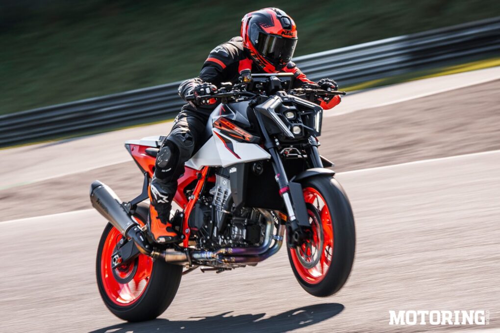 2025 KTM 990 Duke R Unveiled - Motoring World