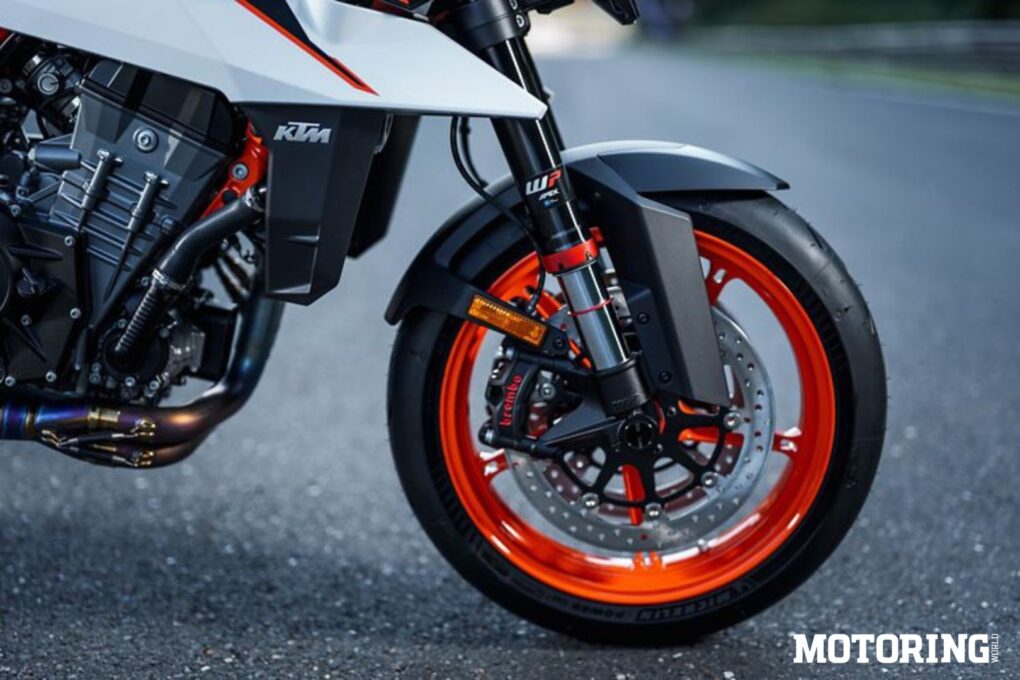 2025 KTM 990 Duke R Unveiled - Motoring World