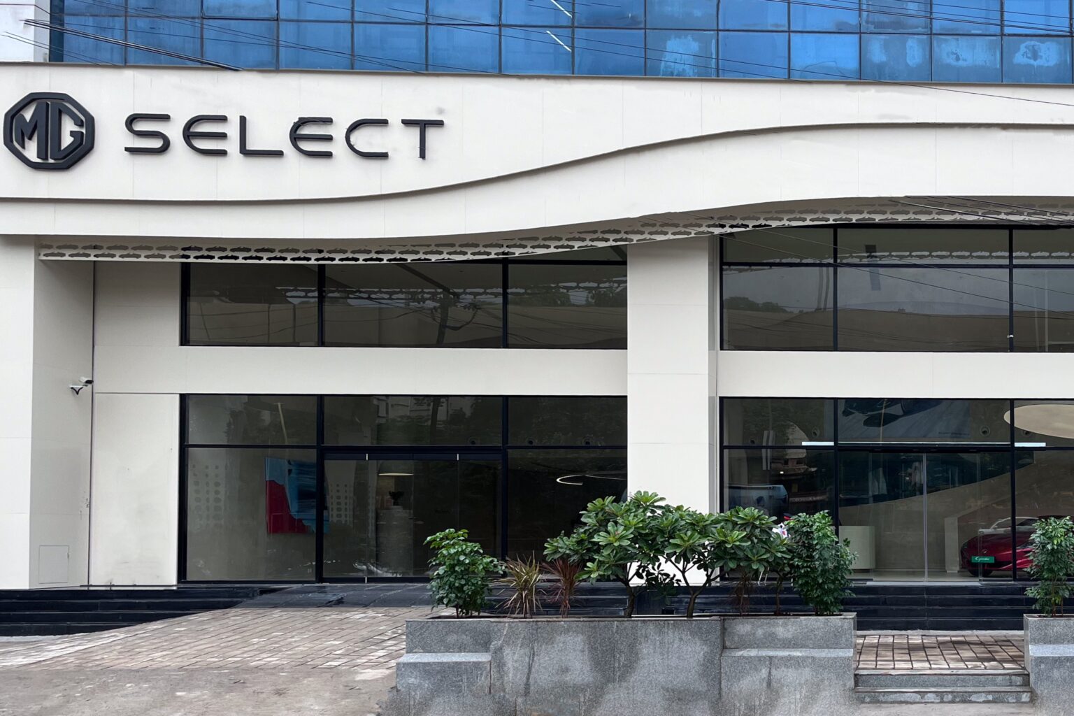 MG Motor India Unveils First MG Select Experience Centre in Thane ...