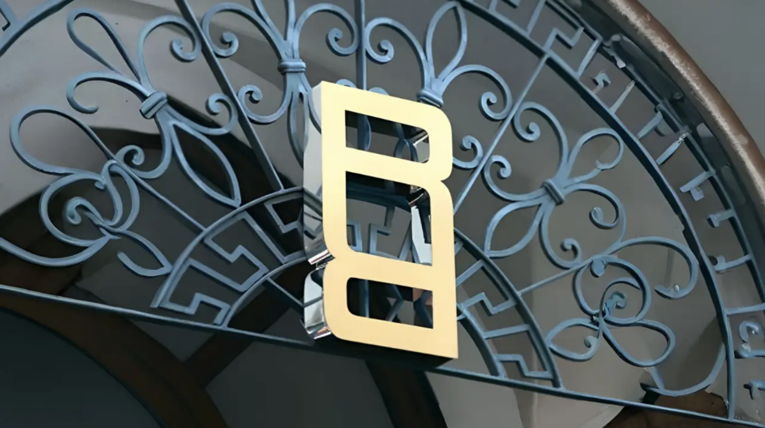 Range Rover Unveils First New Logo - Motoring World