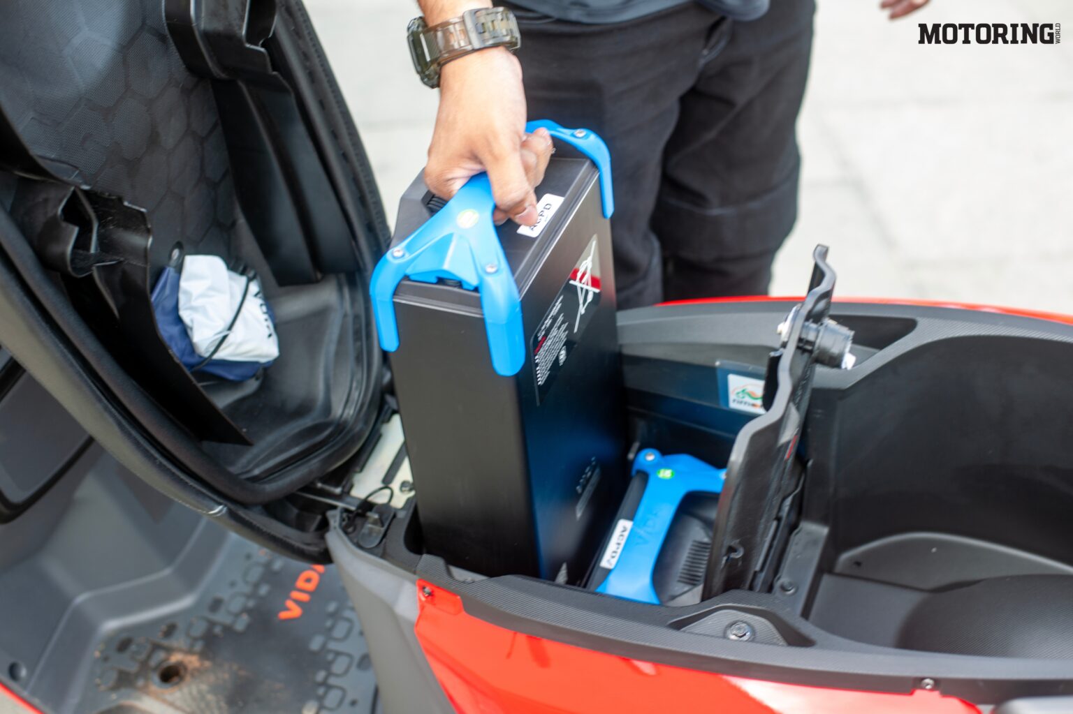 Hero Vida VX2 First Ride Review: Plug. Play. Practical? - Motoring World